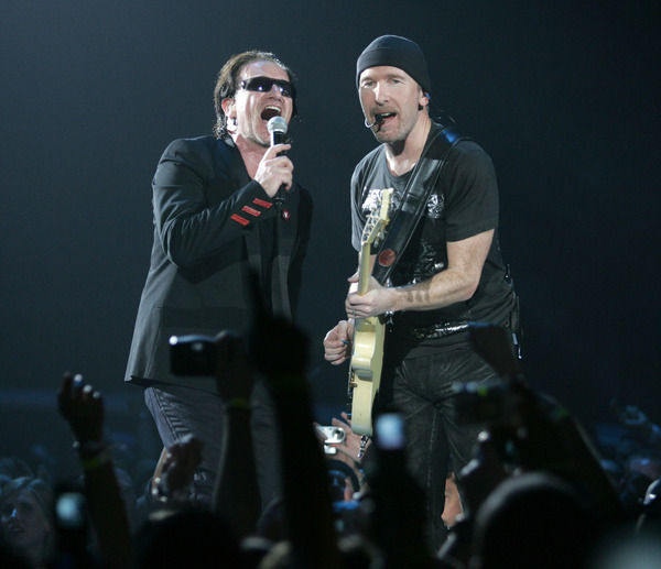 U2 > Gallery > Band, 2005