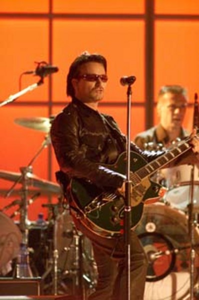 U2 > Gallery > Grammy Awards, Los Angeles, 2002