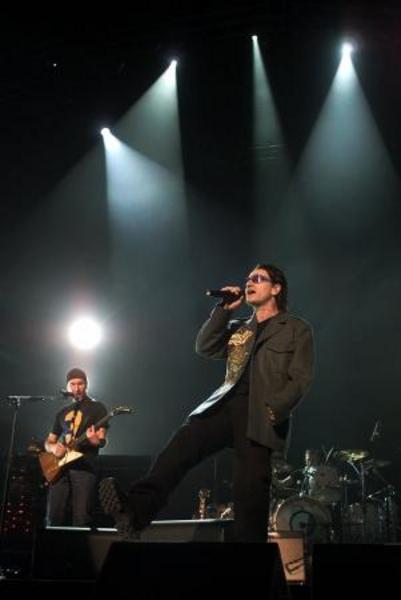 U2 > Gallery > Grammy Awards, Los Angeles, 2002