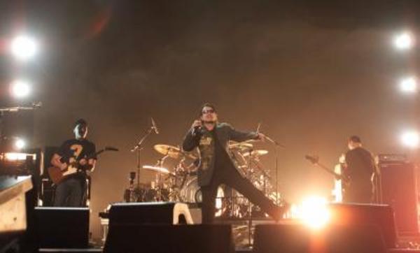 U2 > Gallery > Grammy Awards, Los Angeles, 2002