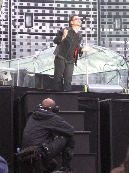 U2 > Gallery > Vertigo Tour