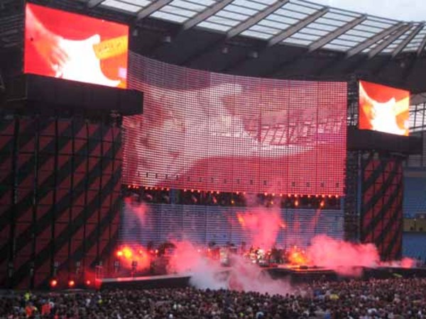 U2 > Gallery > Vertigo Tour