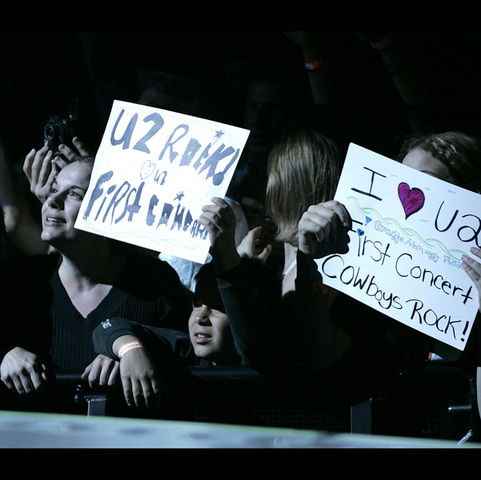 U2 > Gallery > Vertigo Tour