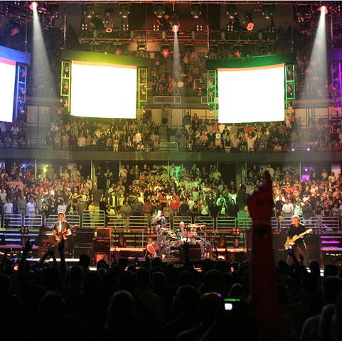 U2 > Gallery > Vertigo Tour