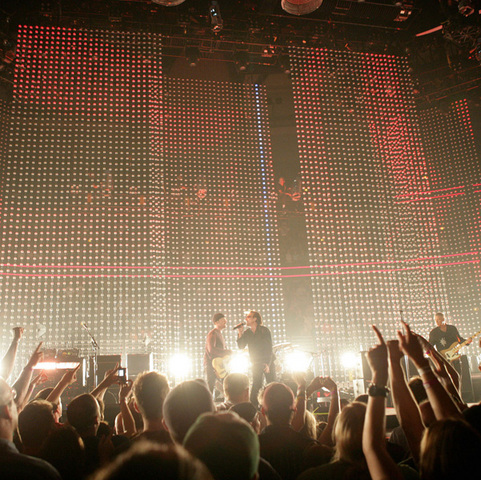 U2 > Gallery > Vertigo Tour