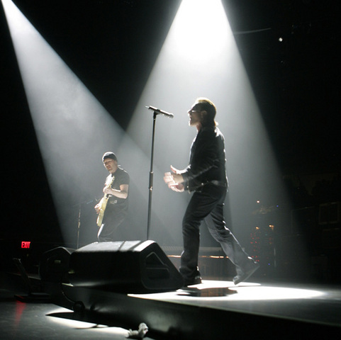 U2 > Gallery > Vertigo Tour