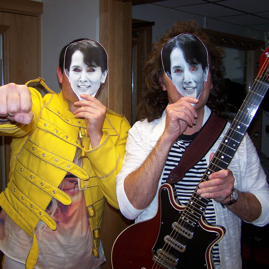 U2 > Gallery > Aung San Suu Kyi Masks