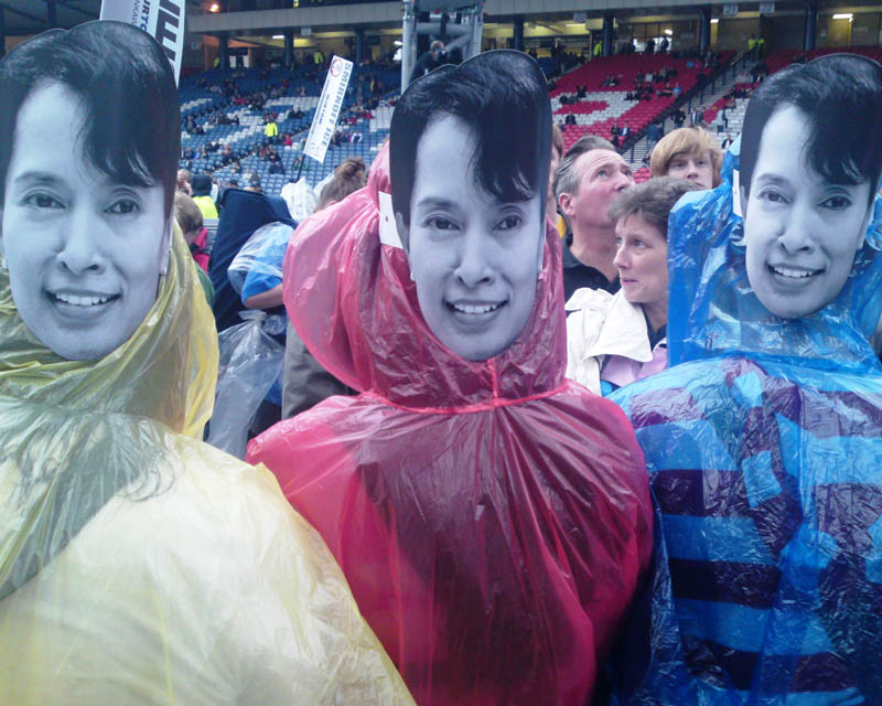 U2 > Gallery > Aung San Suu Kyi Masks