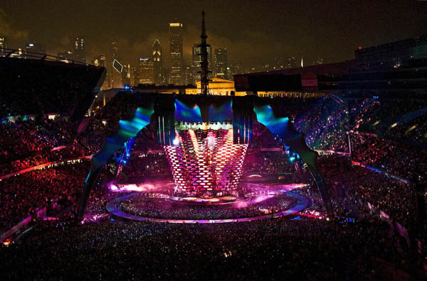 U2 > News > 'The Year's Best Stage Show'
