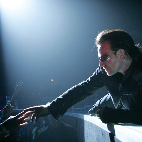 U2 > Gallery > Vertigo Tour