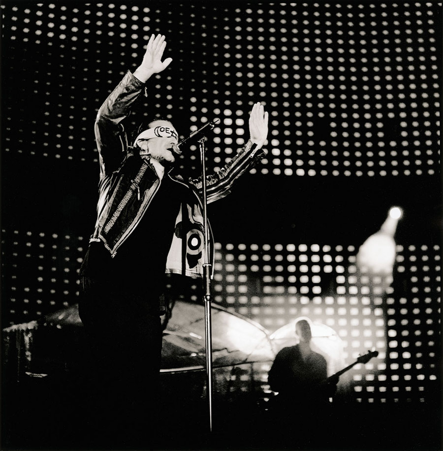 U2 > Gallery > U218