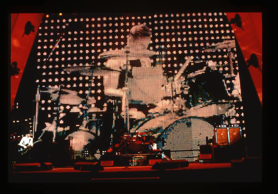 U2 > Gallery > Popmart Tour